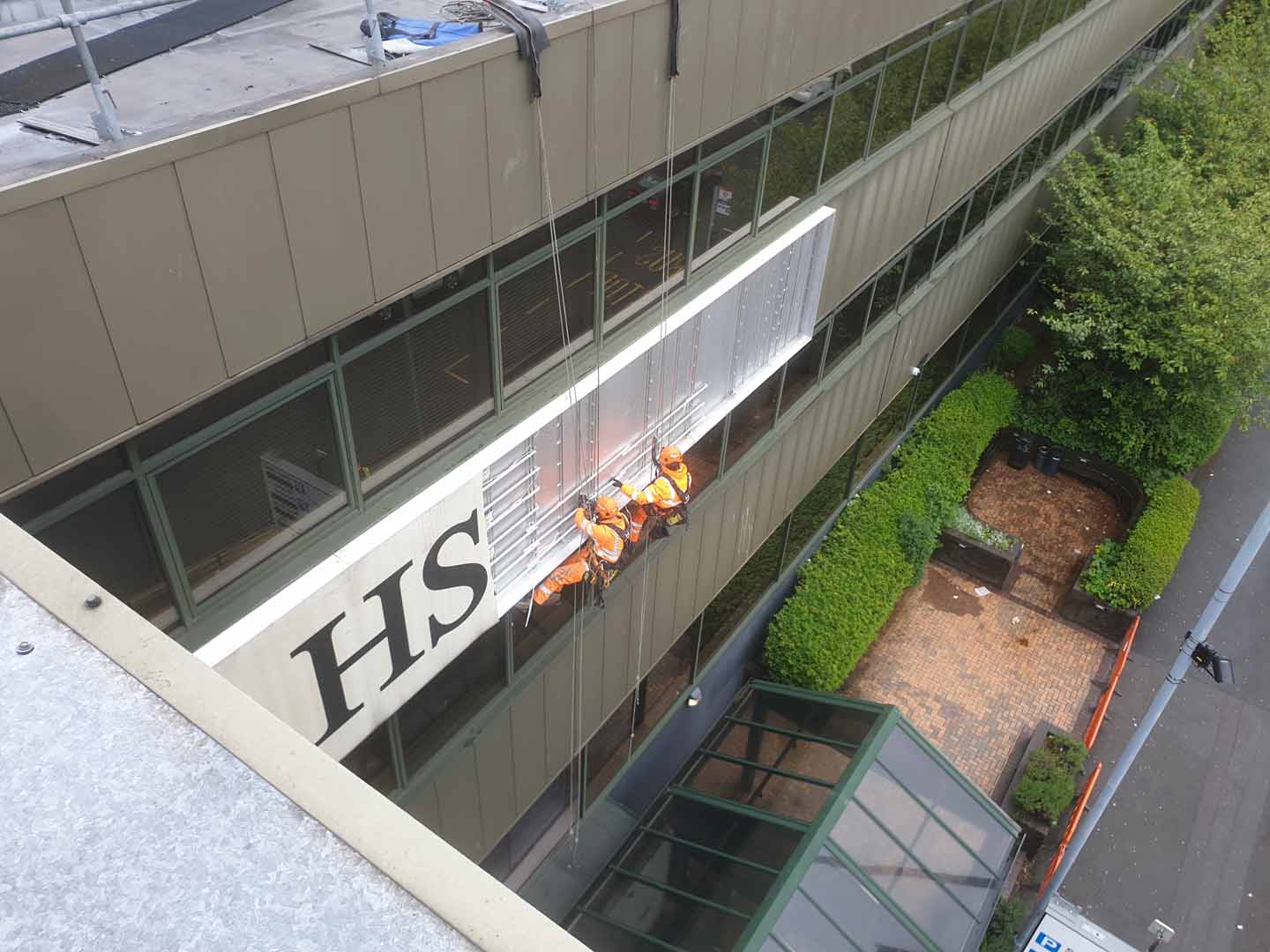 High Level Banner & Signage Removal Works - Birmingham - Rappel